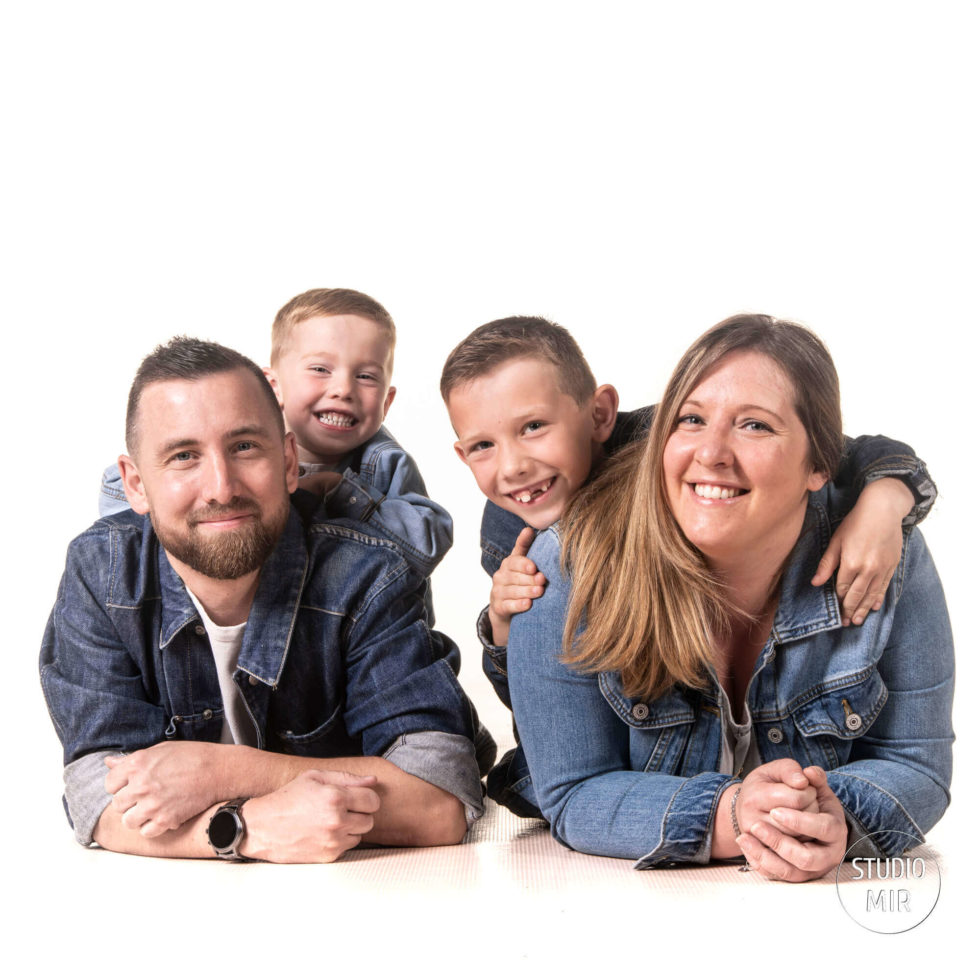 Séance photo en famille en studio dans le 94 - Studio Mir : Studio ...