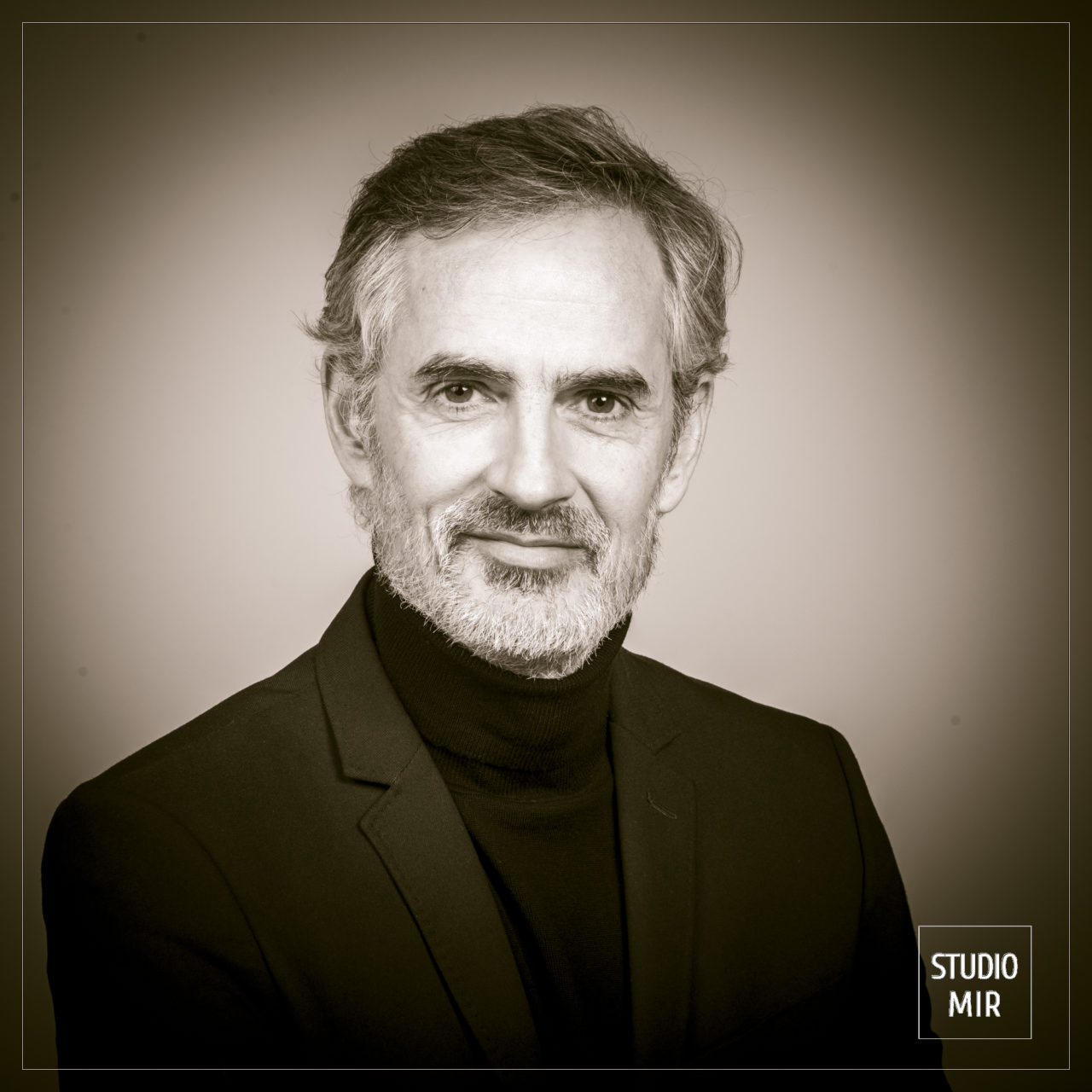 Portrait professionnel : soignez votre image avec une séance au Studio Mir 👔📸 - Studio Mir ...